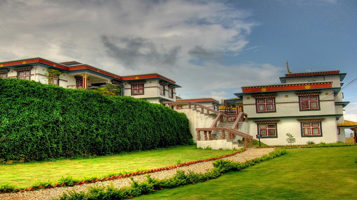 Amitabha Monastery Hiking cost, Itinerary, season